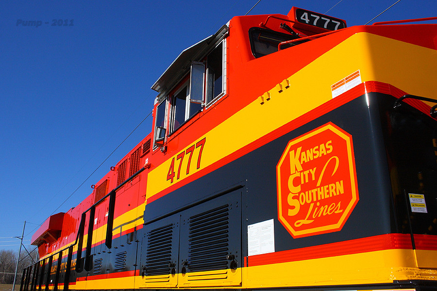 KCS 4777 - GE ES44AC